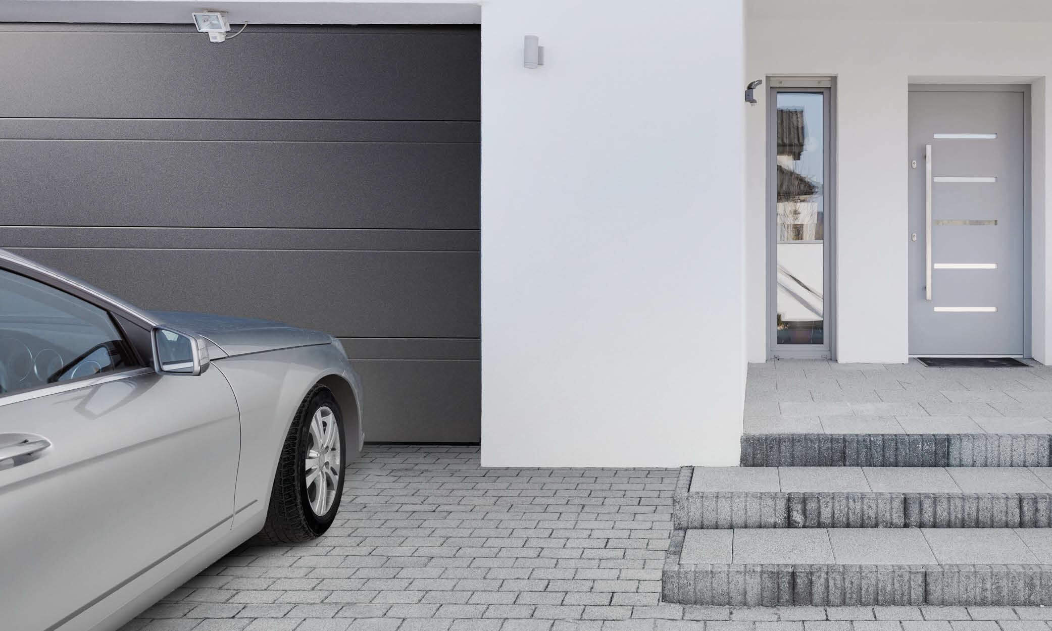 Photos de Portes de Garage Habitat | Espace professionnel | La Toulousaine